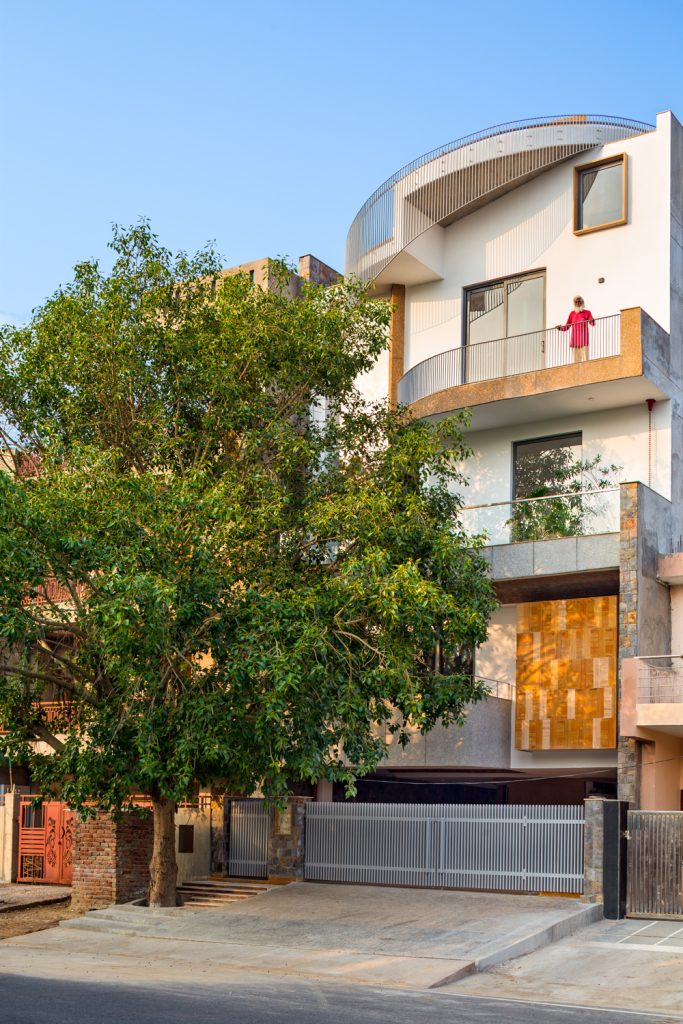Complete the circle of life at Noida's home that breathes - Architect ...