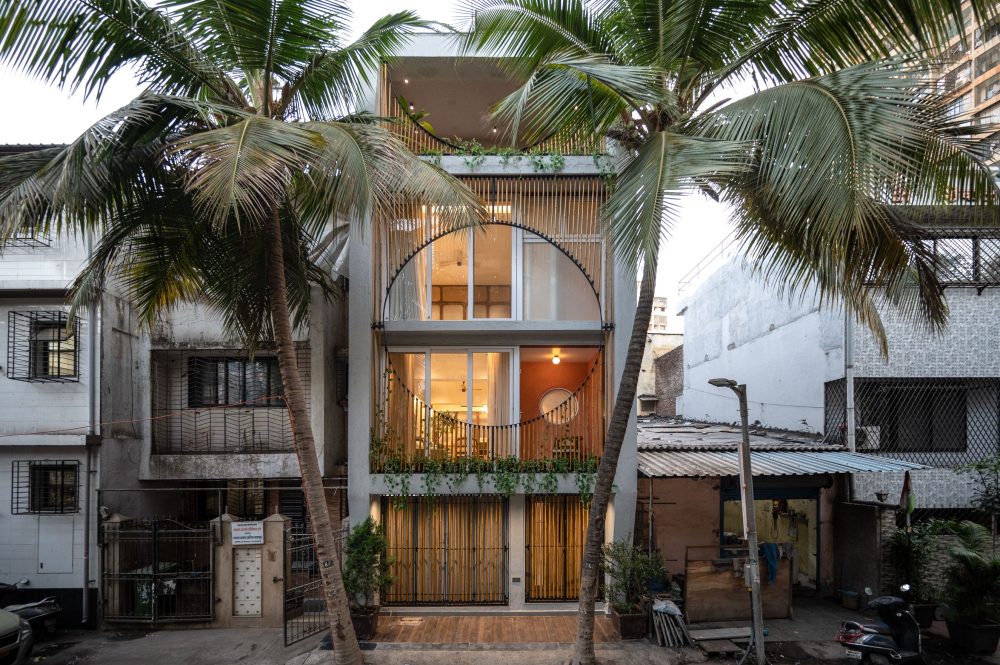 Befriend the earth in this gentle Mumbai home - Architect and Interiors ...
