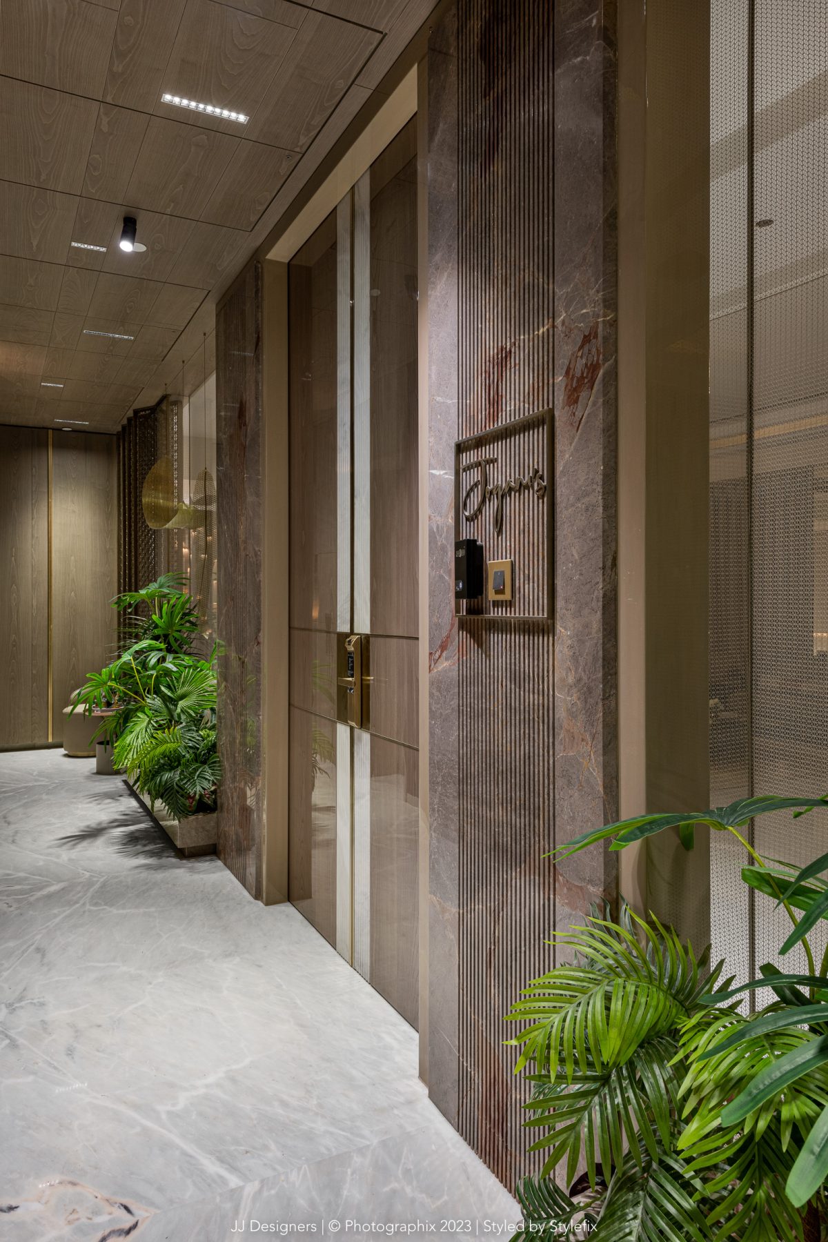 Zoom into the dramatic details of this luxurious Mumbai home ...