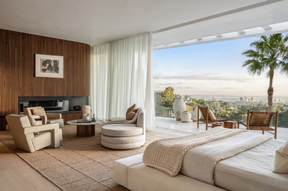 Live like a star inside this angular LA home by SAOTA - Architect and ...