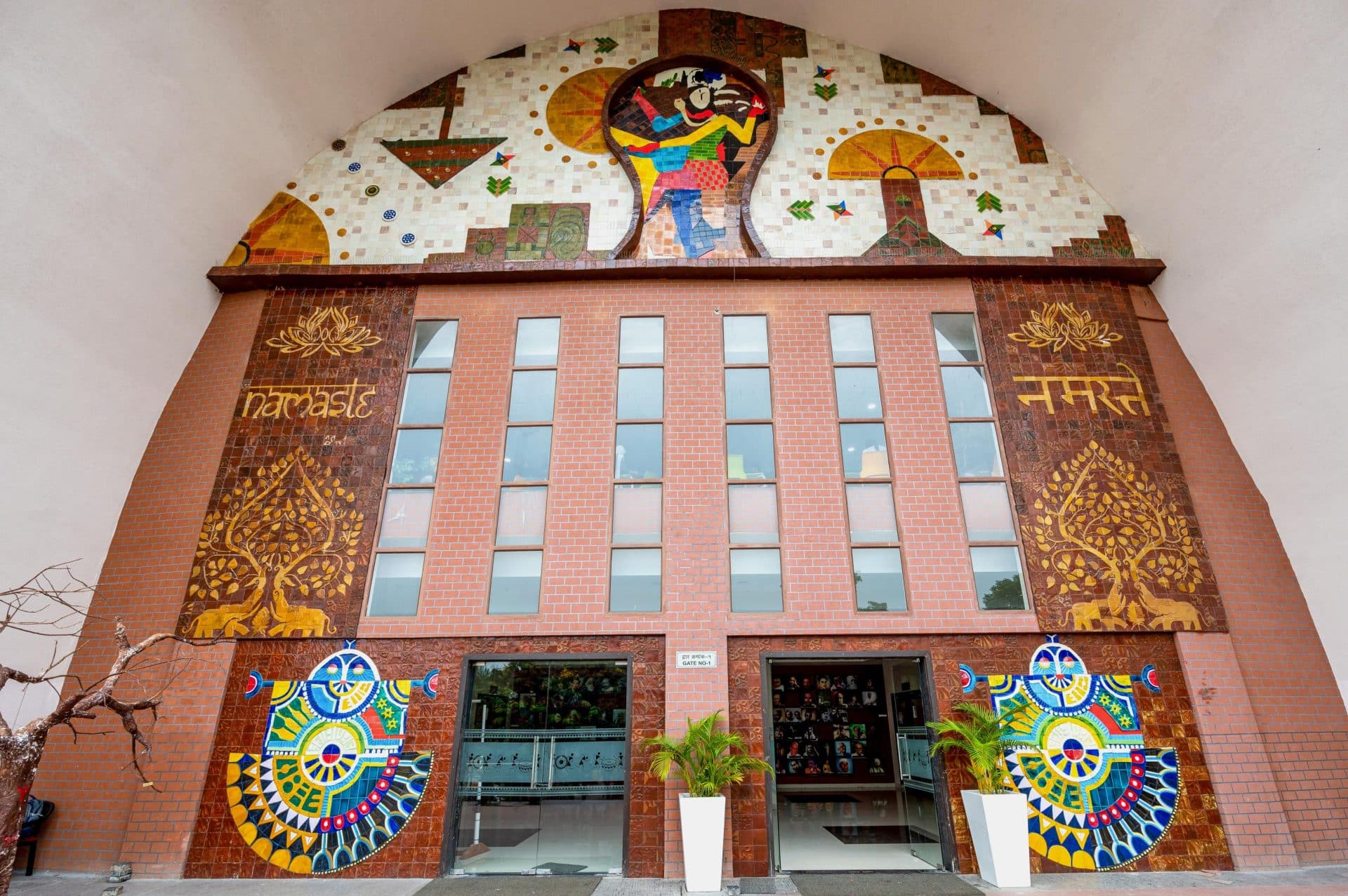 Squeeze into Bengaluru's vibrant tea scene from this 160 sq ft cafe ...