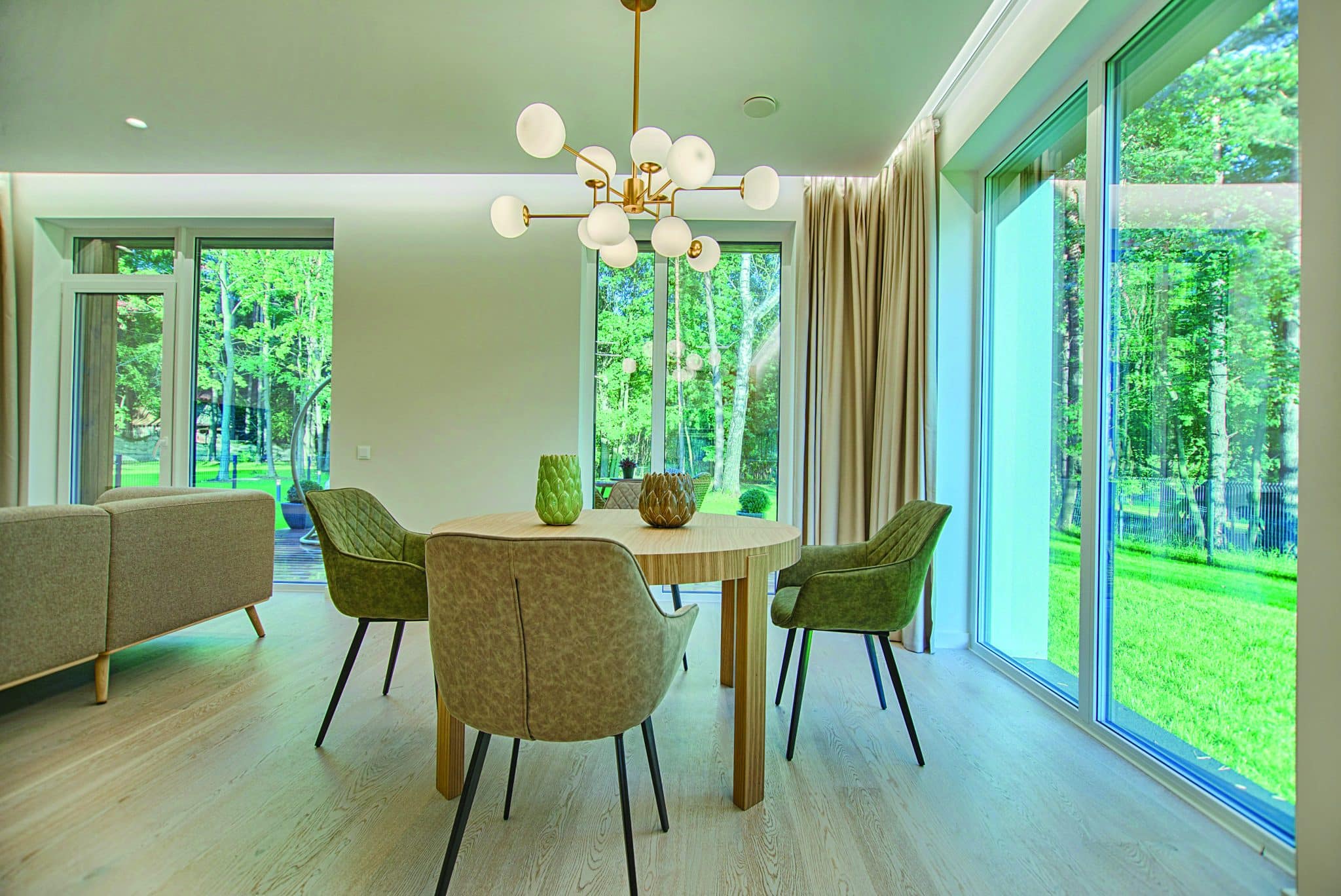 Maximize views with these elaborate window solutions - Architect and ...