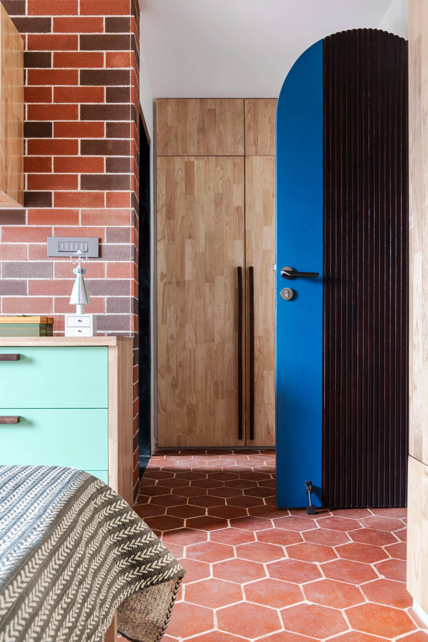 Zoom through style curves in Gurugram's minty-fresh residence ...