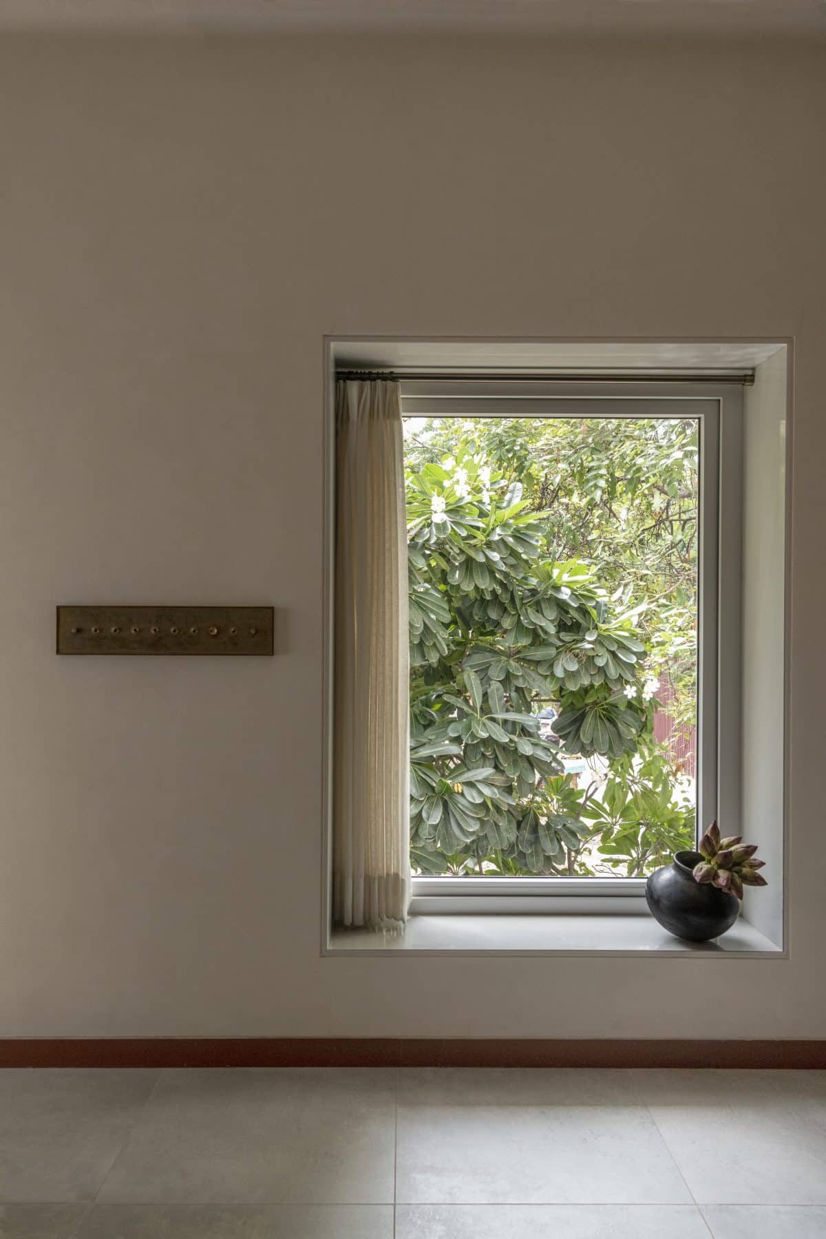 Step inside this artist's den in Vadodara, where every brushstroke ...