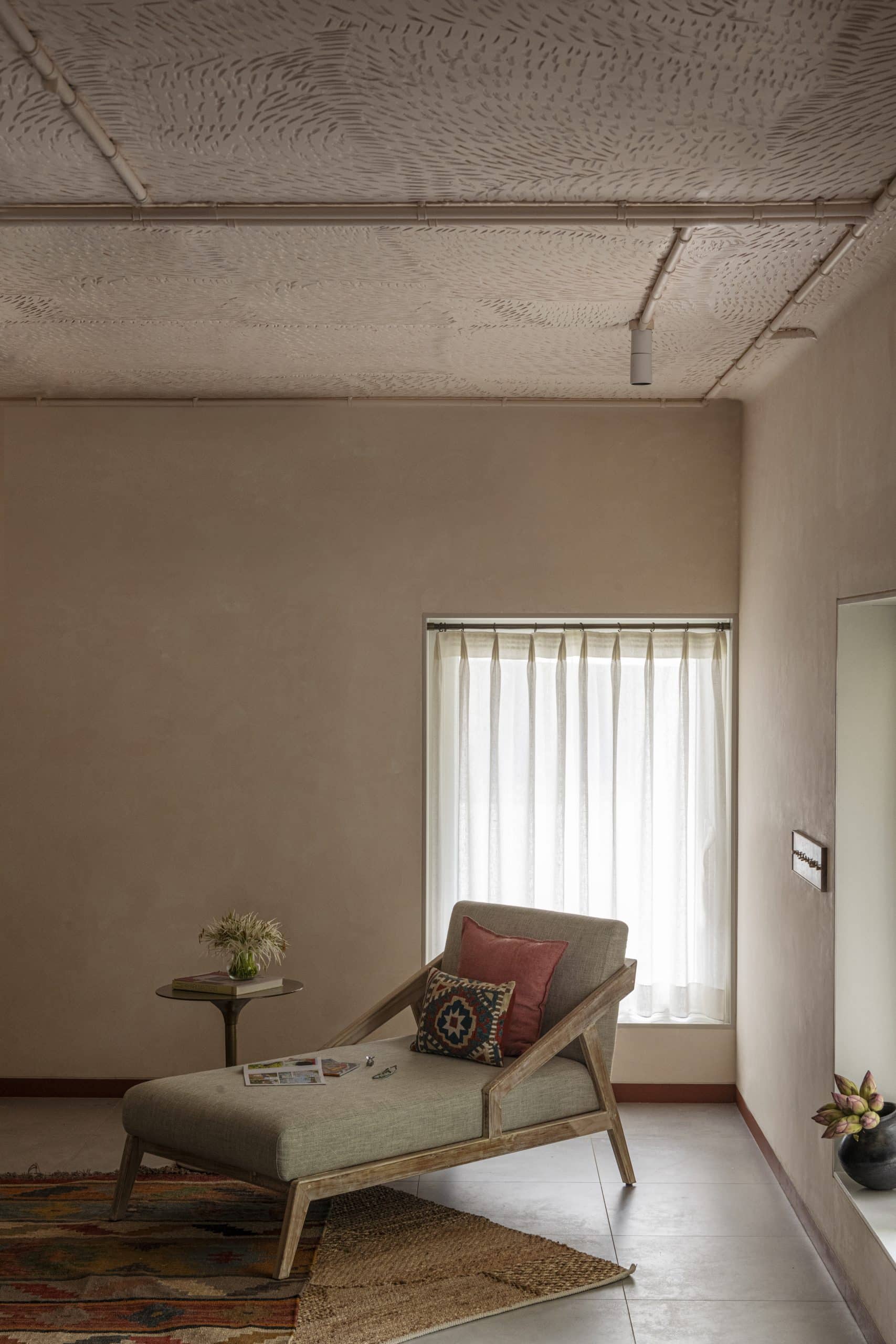 Step inside this artist's den in Vadodara, where every brushstroke ...