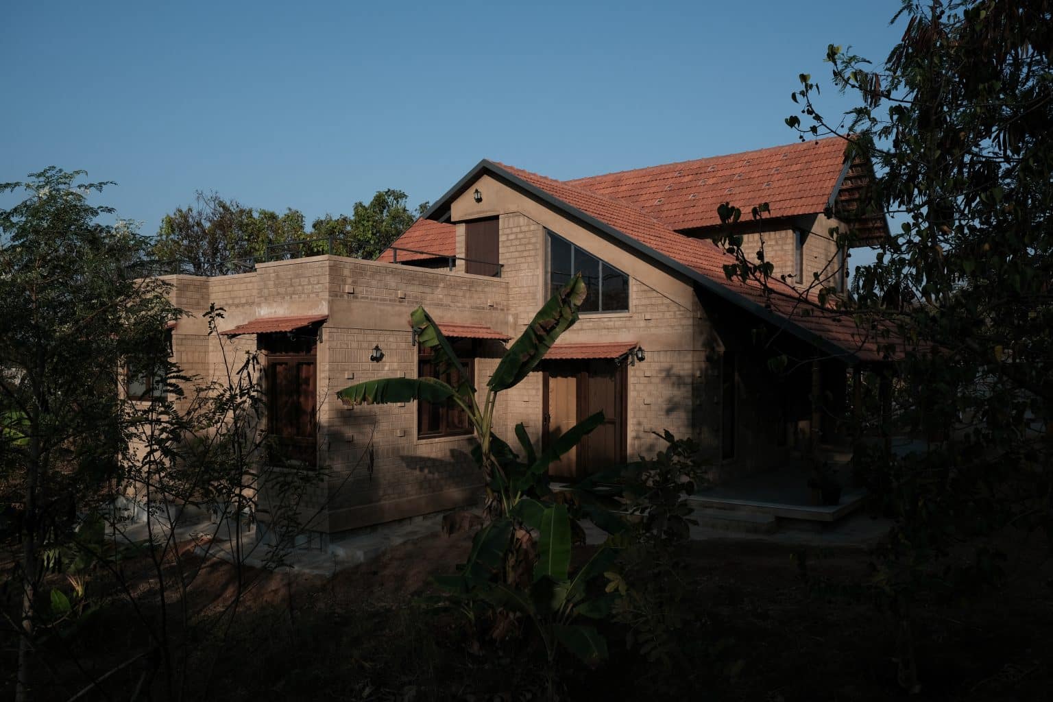Cocoon inside this quiet mud sanctuary amidst Shoolagiri hills ...