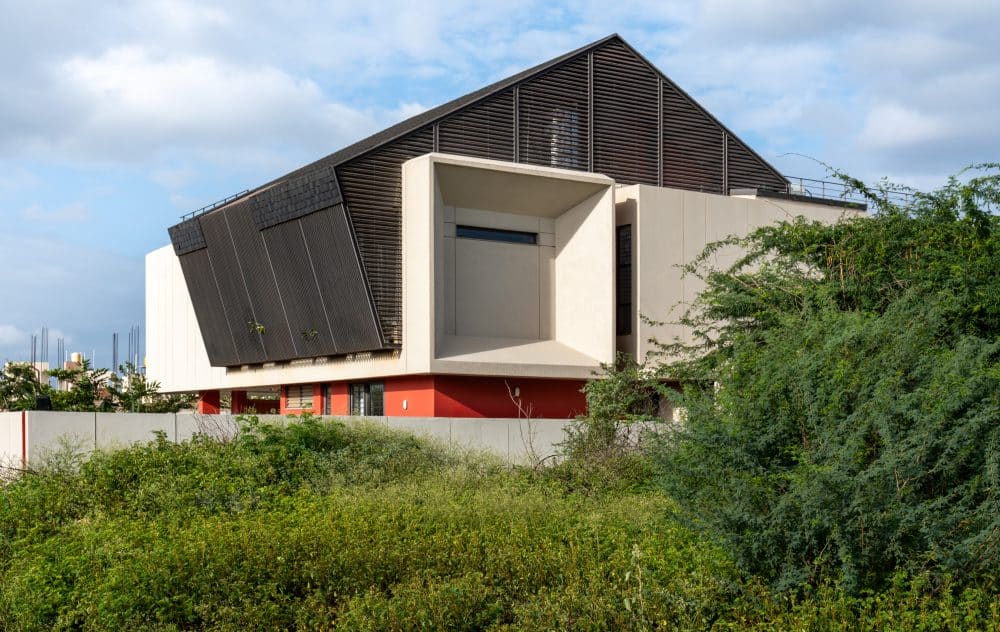 Inside the Red Courtyard House that bows down to the Gadag ground ...
