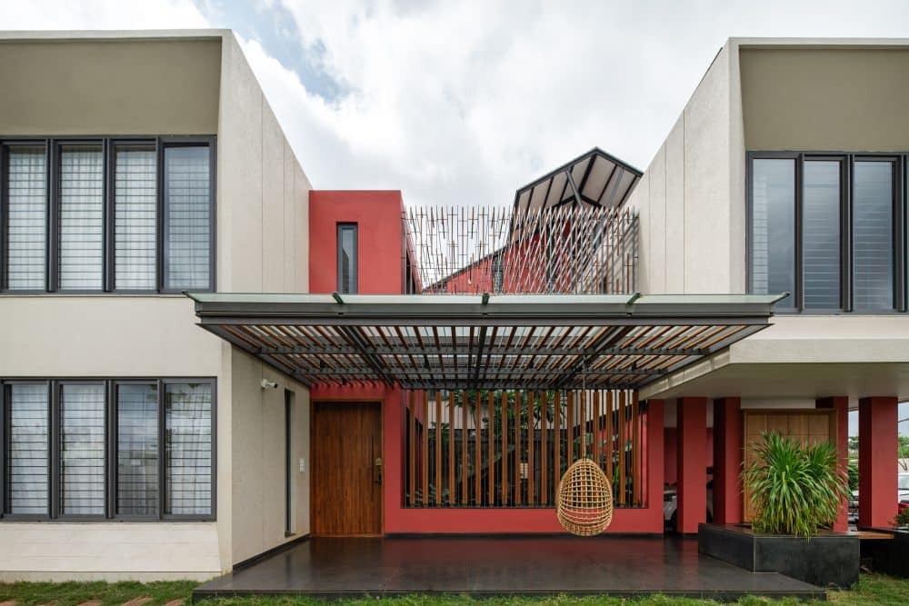 Inside the Red Courtyard House that bows down to the Gadag ground ...