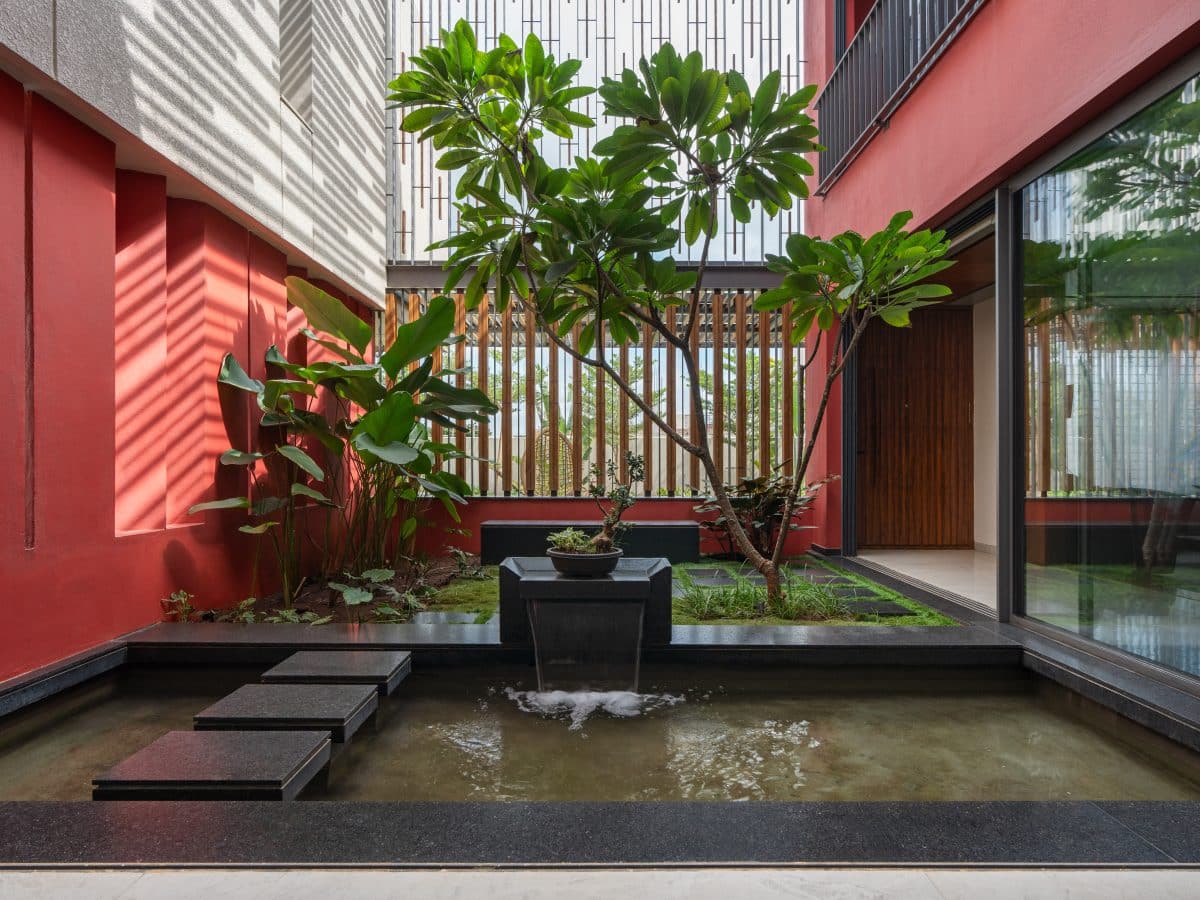 Inside the Red Courtyard House that bows down to the Gadag ground ...