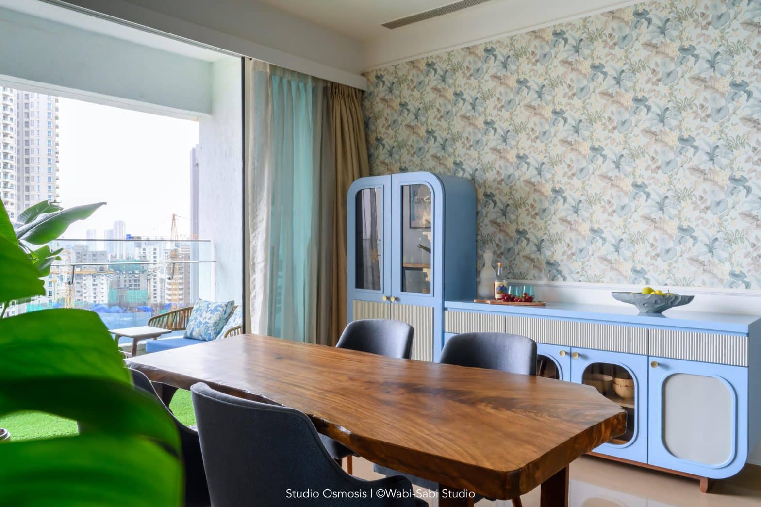 Hop between fun and functional at this lawyer's lively SoBo apartment ...