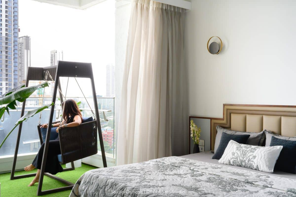 Hop between fun and functional at this lawyer's lively SoBo apartment ...