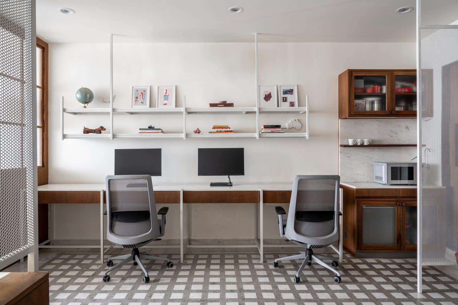 Get in sync with the grid at this 700 sq ft Ahmedabad office ...