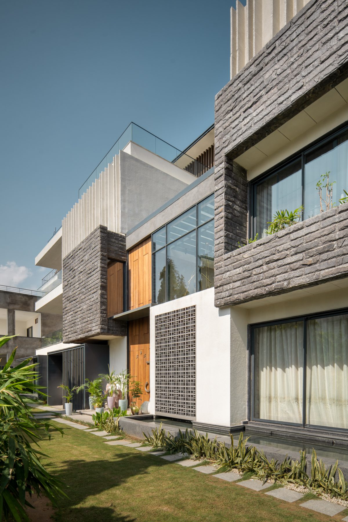 Converse with the context at this residence in Jaipur where light is ...