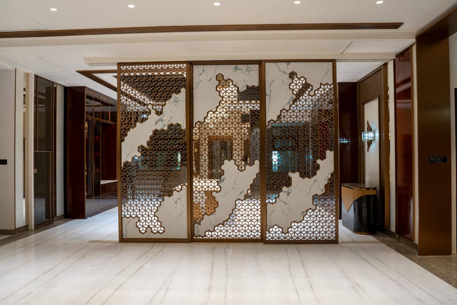 Stay elegantly framed with these bespoke internal partitions ...