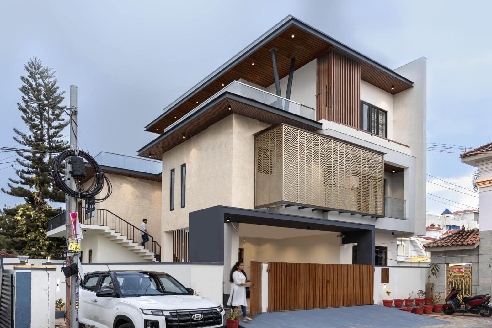 Experience luxury through simplicity at this contemporary 4,000 sq ft ...