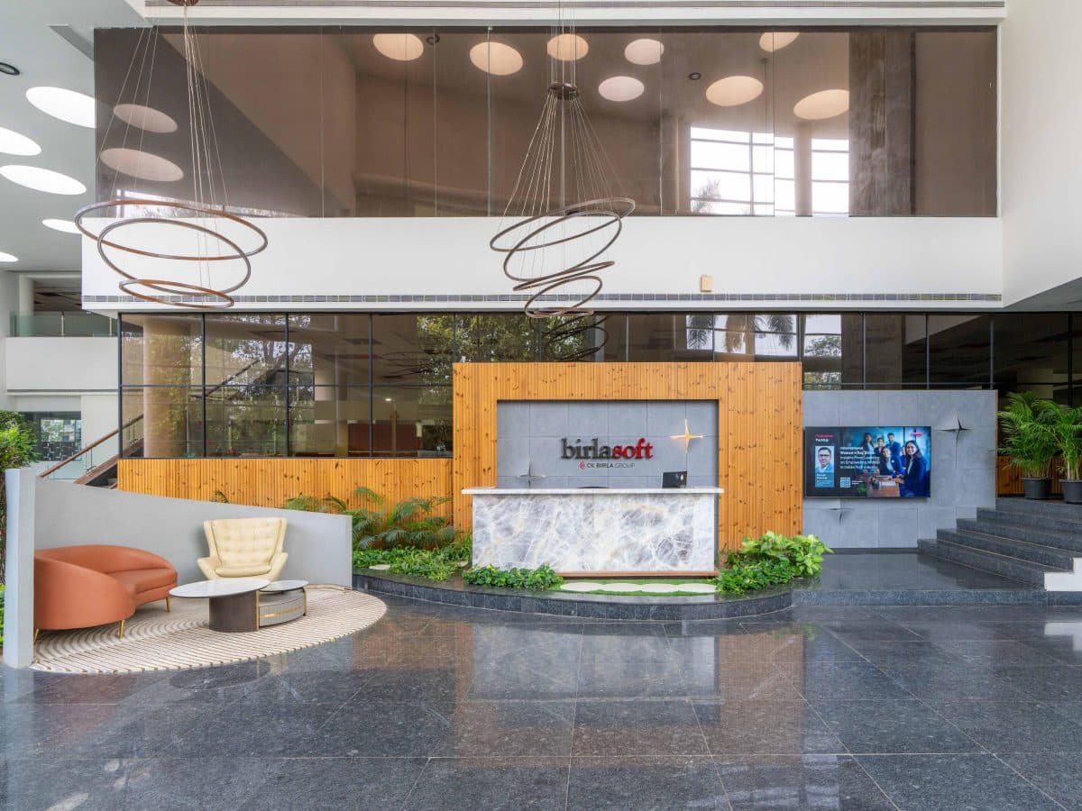 Make a grand entrance into comfort at this contemporary office in Pune ...