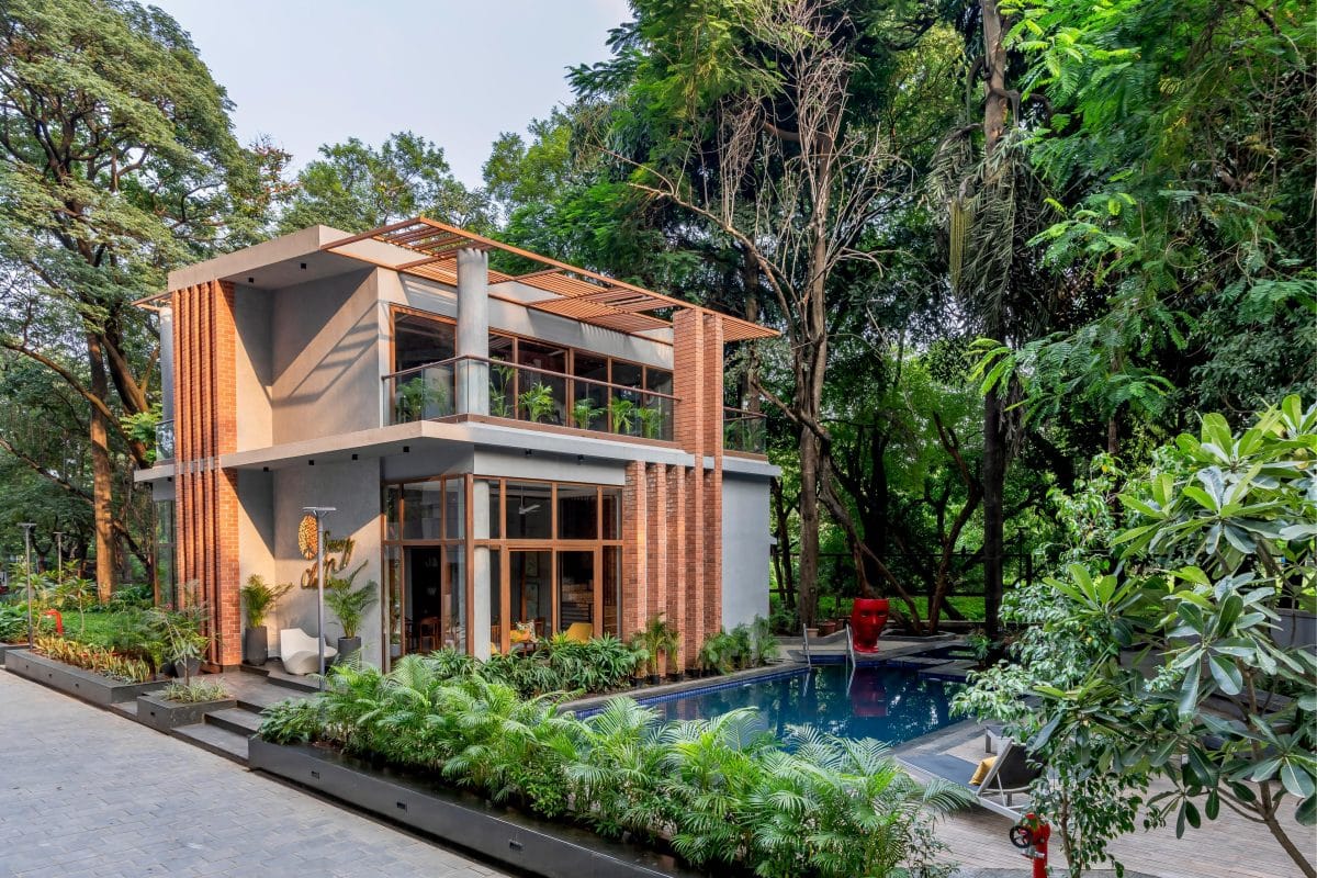 Get in touch with the earthy soul of this 2,500 sq ft clubhouse in Pune ...