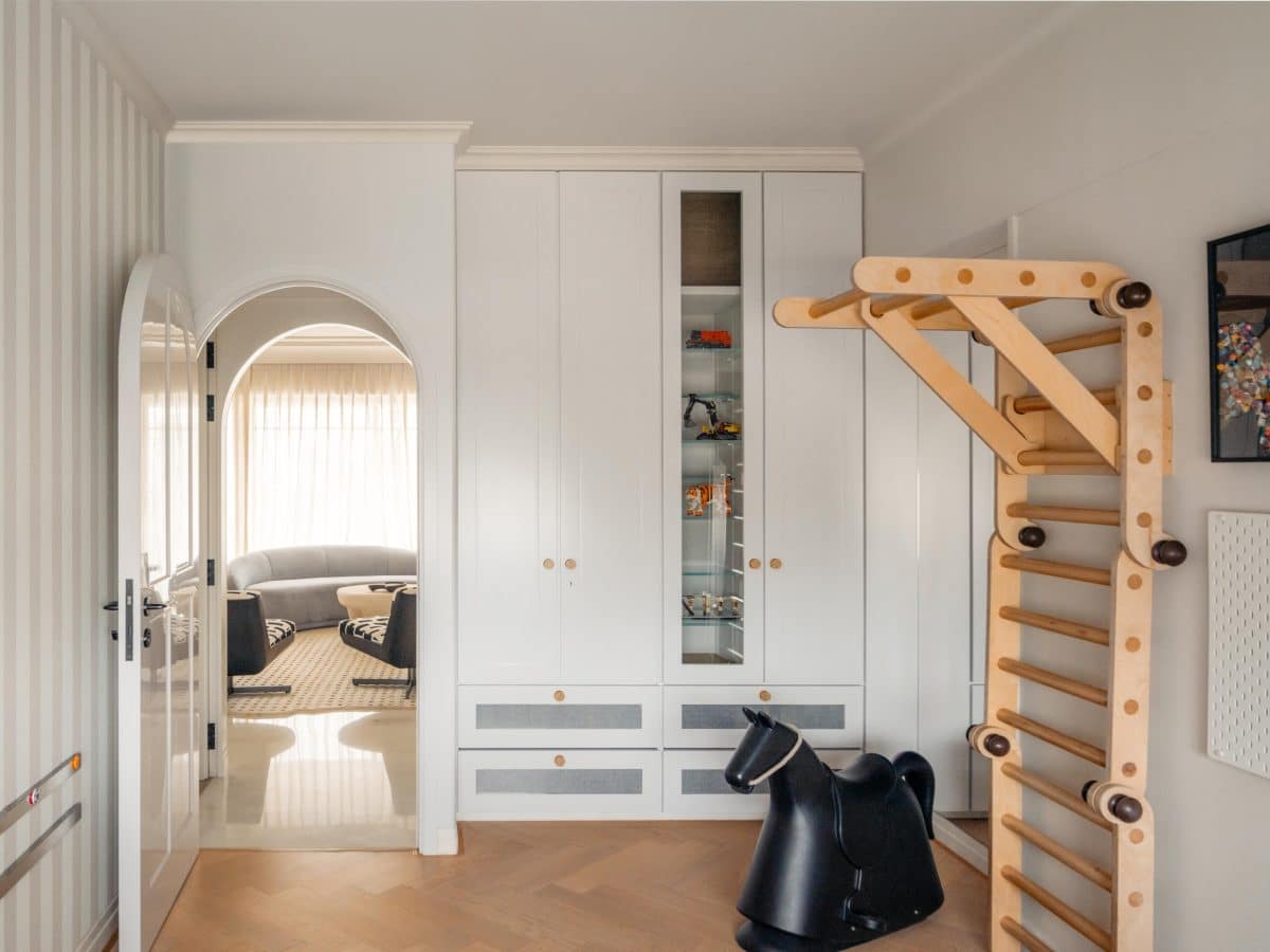 Take a breath of fresh contemporary air at this lively home in the ...