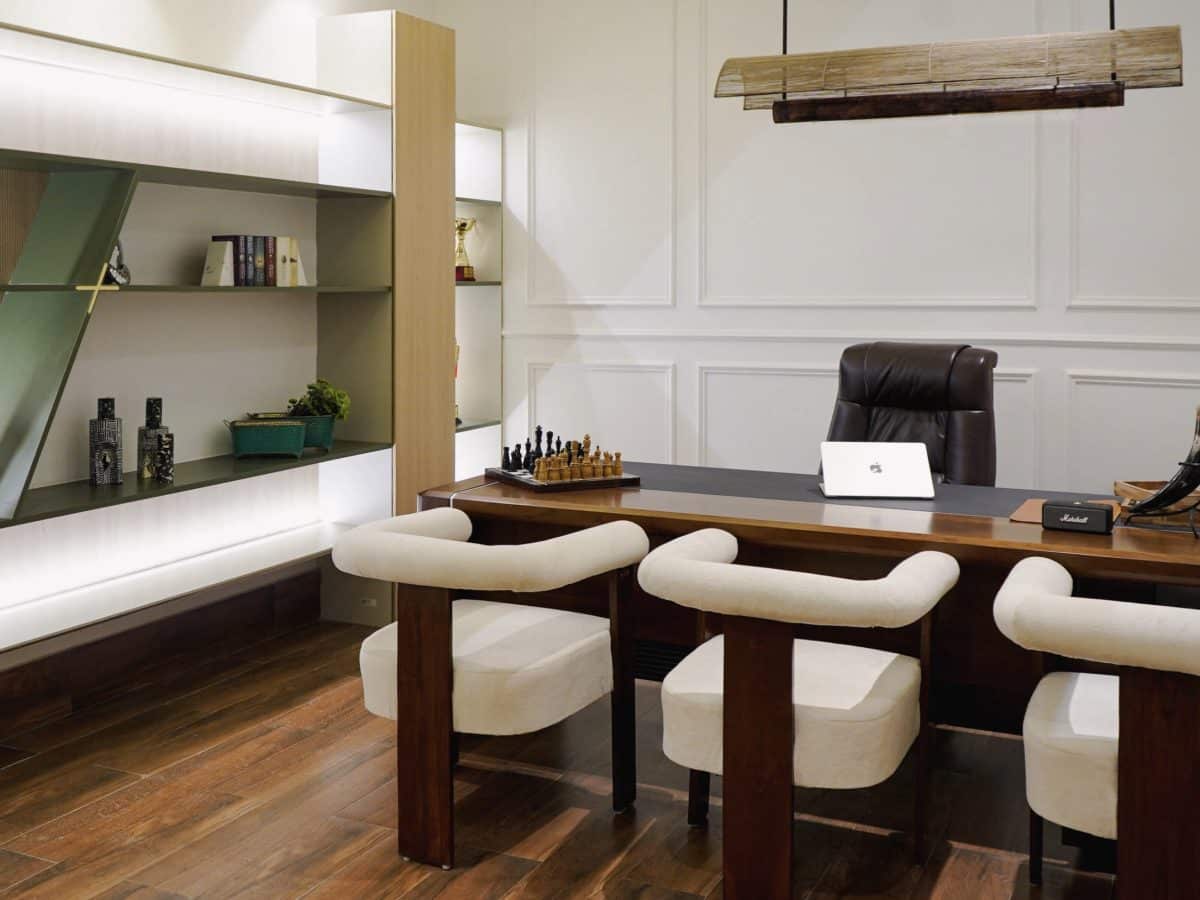 Learn the art of efficient yet expansive workspace design at this 1,100 ...