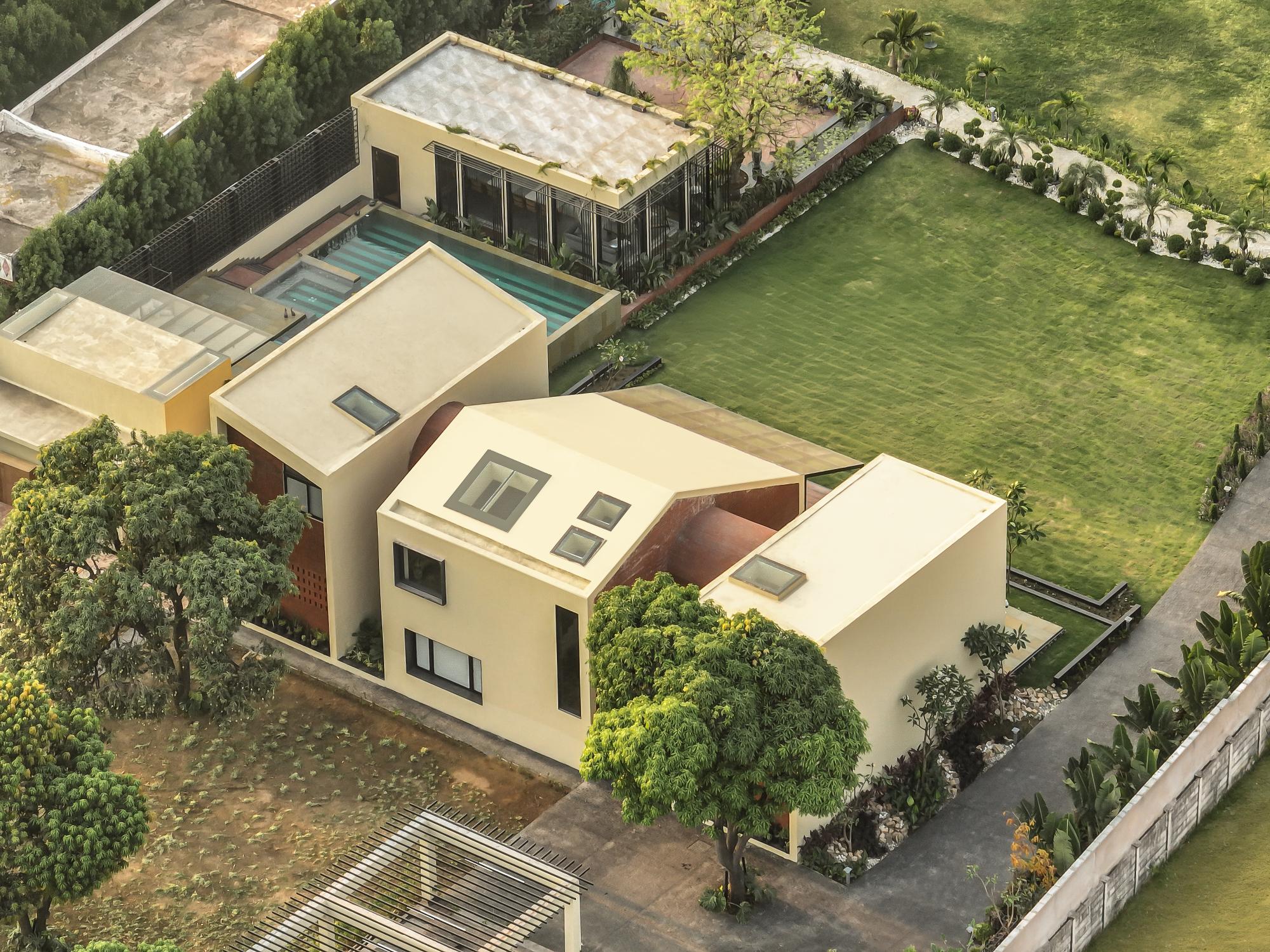 Live the Eden dream in this sculptural, MuseLAB-coded home in Raipur ...