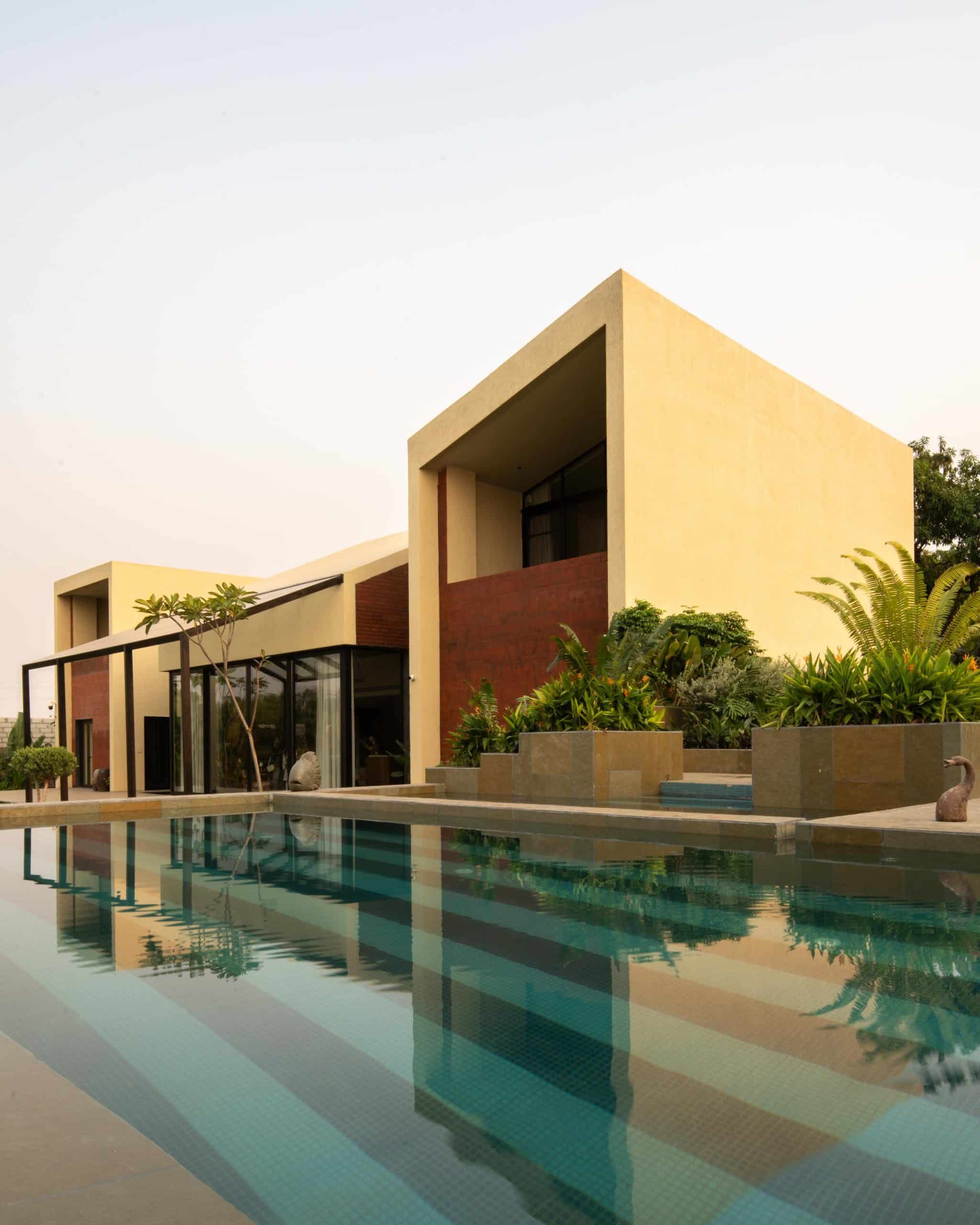 Live the Eden dream in this sculptural, MuseLAB-coded home in Raipur ...