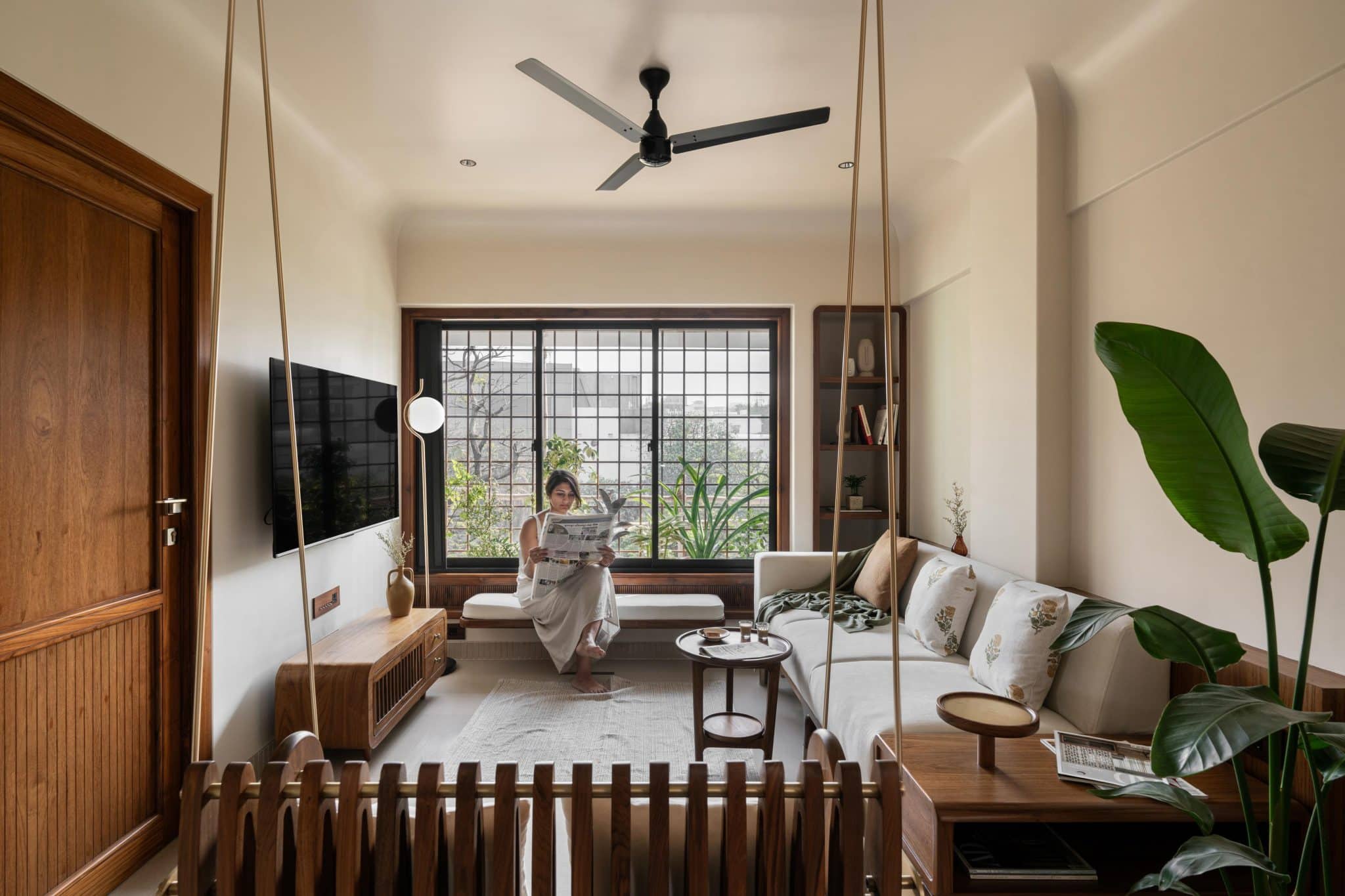 Breathe in the tranquility of Juhu Beach as it flows into this cozy Mumbai apartment - Architect ...