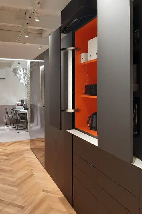 Open new horizons in modern living with this luxurious lateral door ...