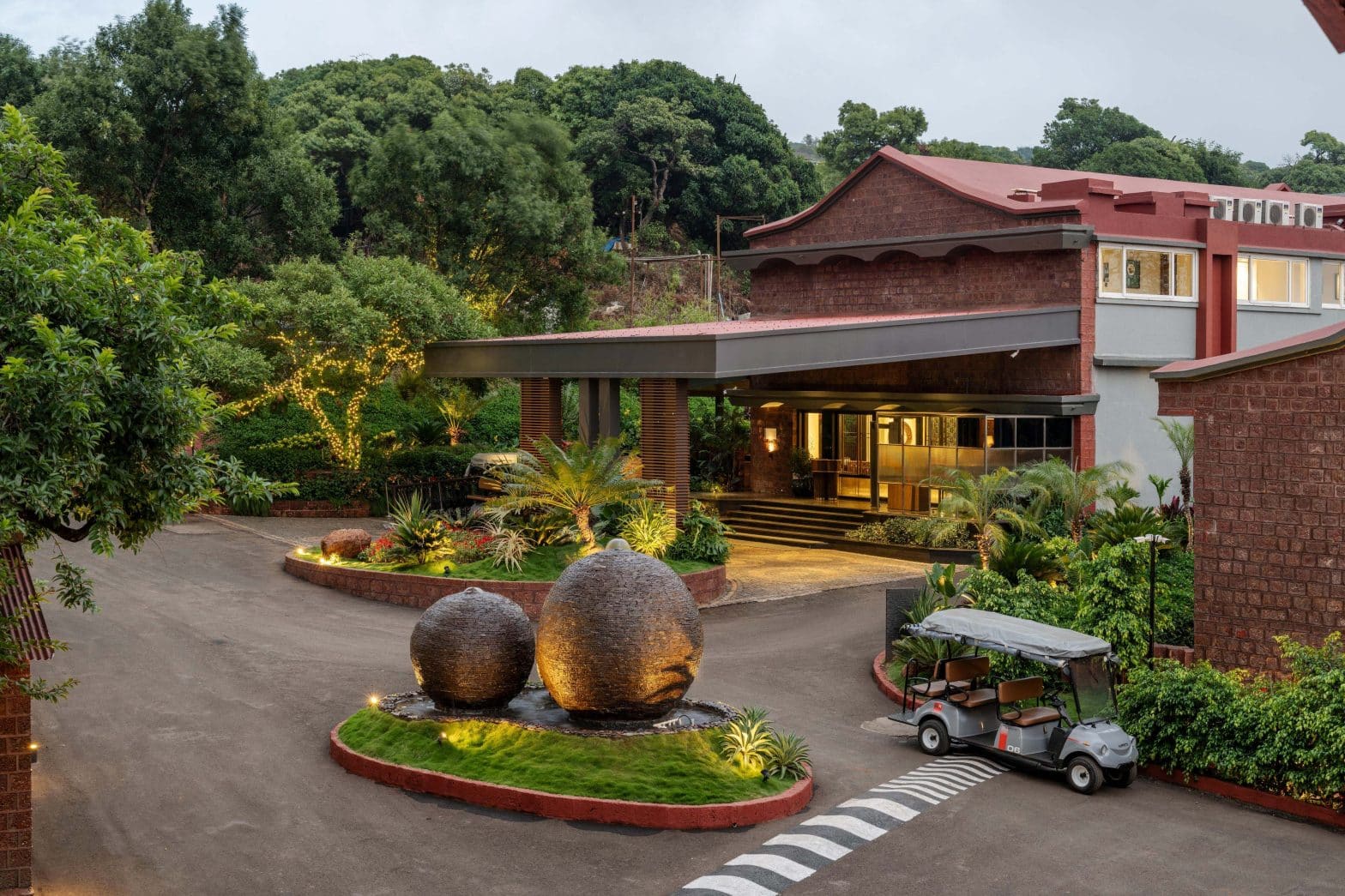 Palatial foyer areas welcoming you into a world of luxury. - Architect ...