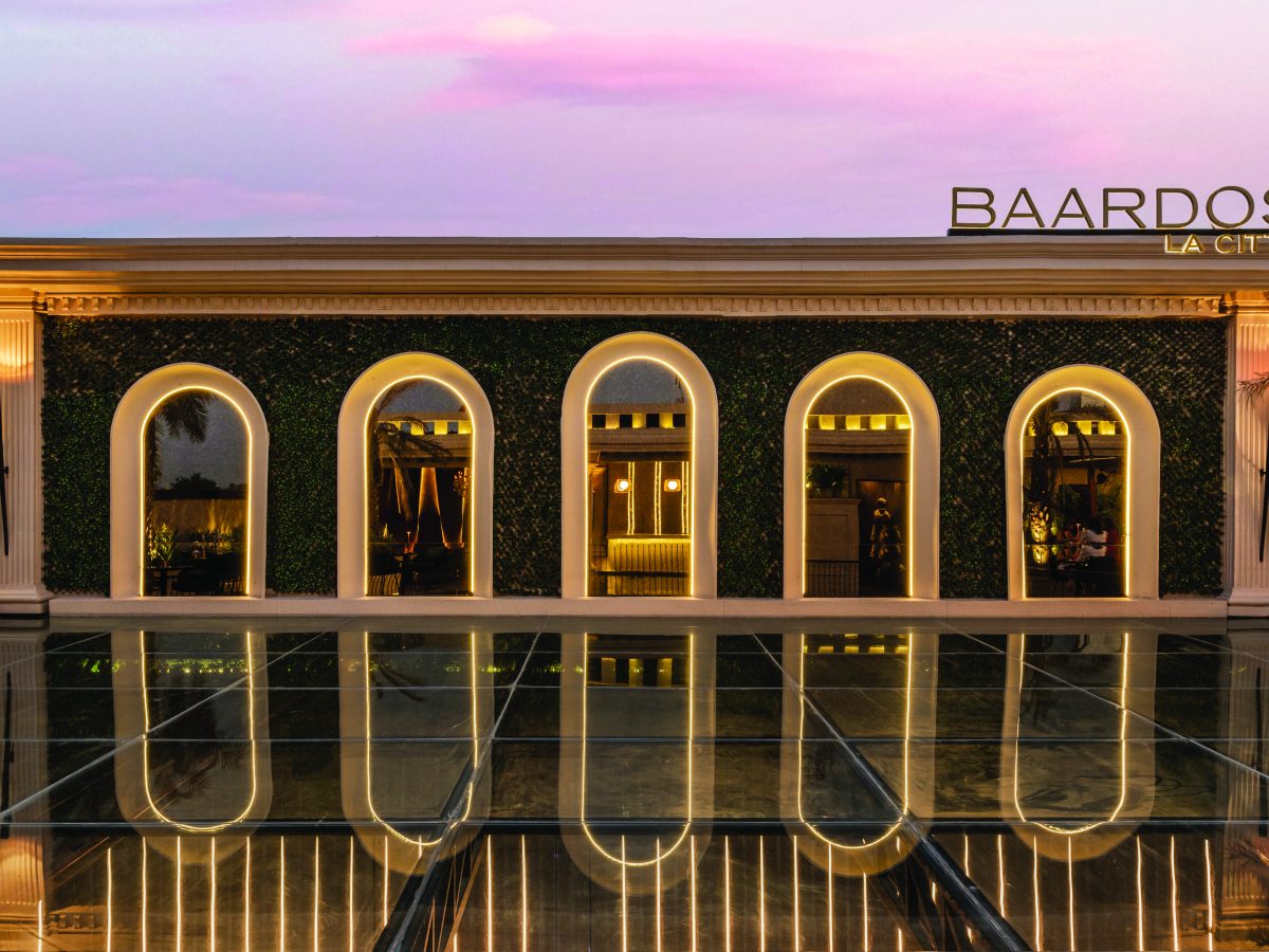 #AIExclusive: Dip into dreamy curves and colours in this Vapi home ...