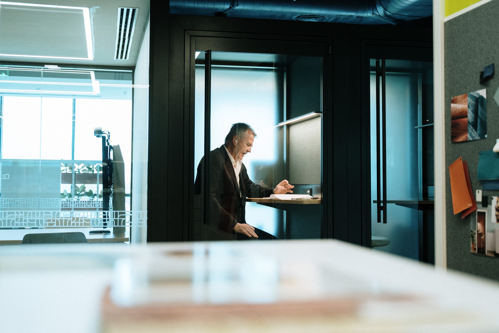 Meet, greet and collaborate at Gurugram's versatile showroom office ...